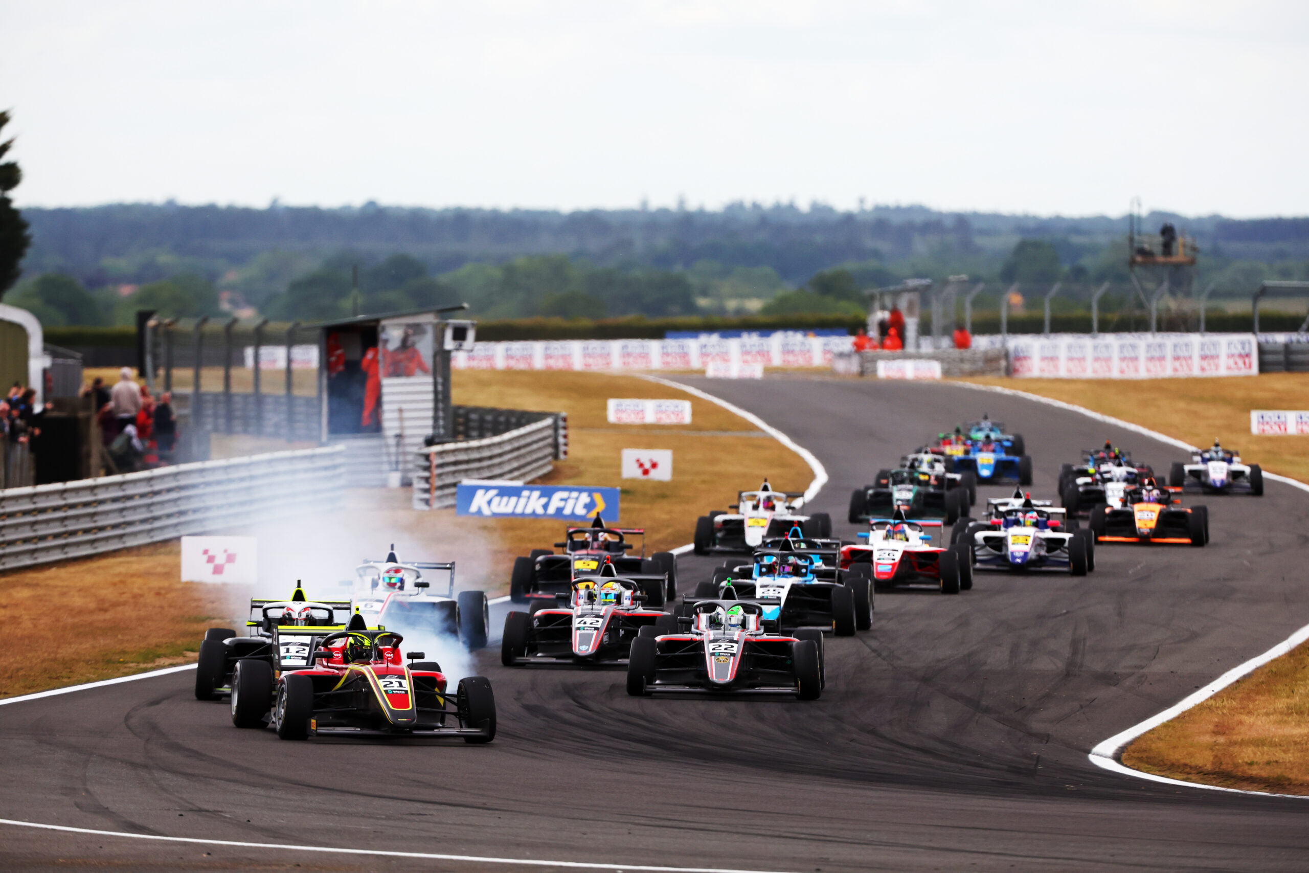 FIA British F4 Championship | British F4 revved up for Thruxton thriller
