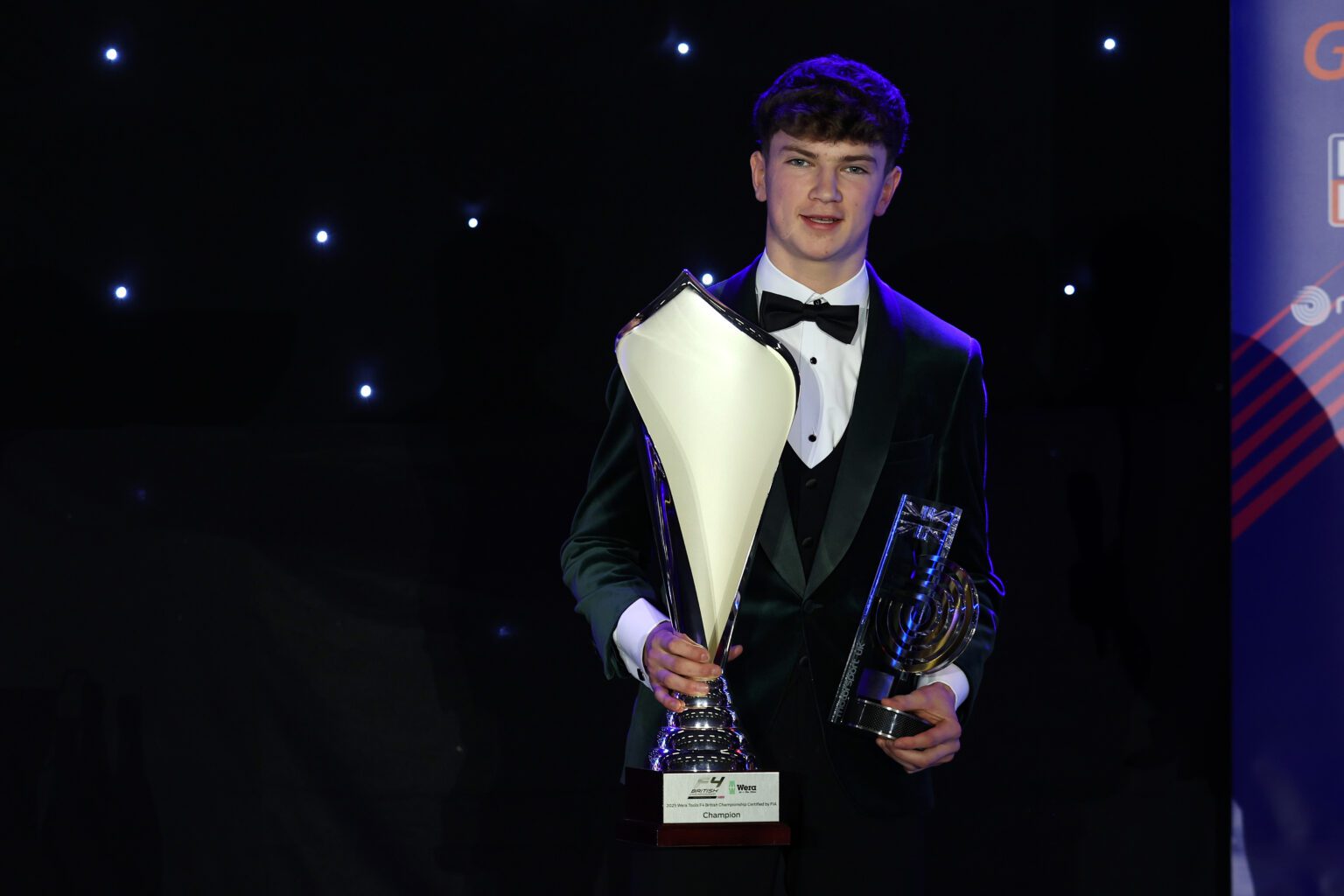 FIA British F4 Championship | Fionn McLaughlin lifts British F4 trophy ...